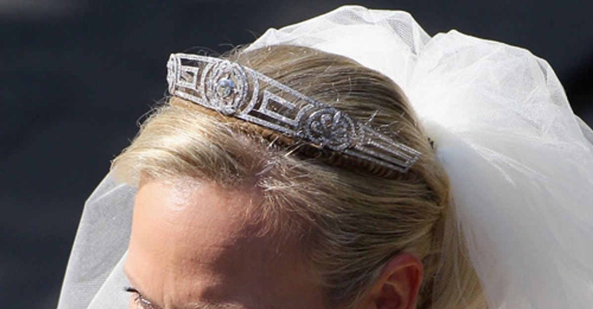 How to Wear a Tiara - Weddingbells