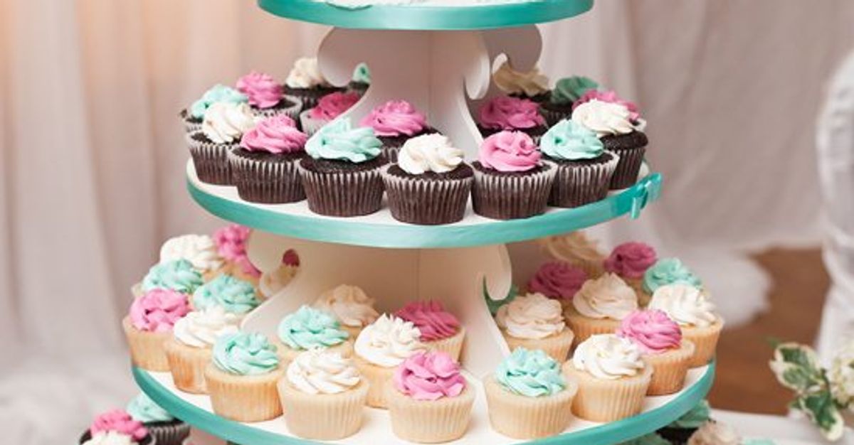 20 Cool Cupcake Displays For Every Type Of Wedding - Weddingbells